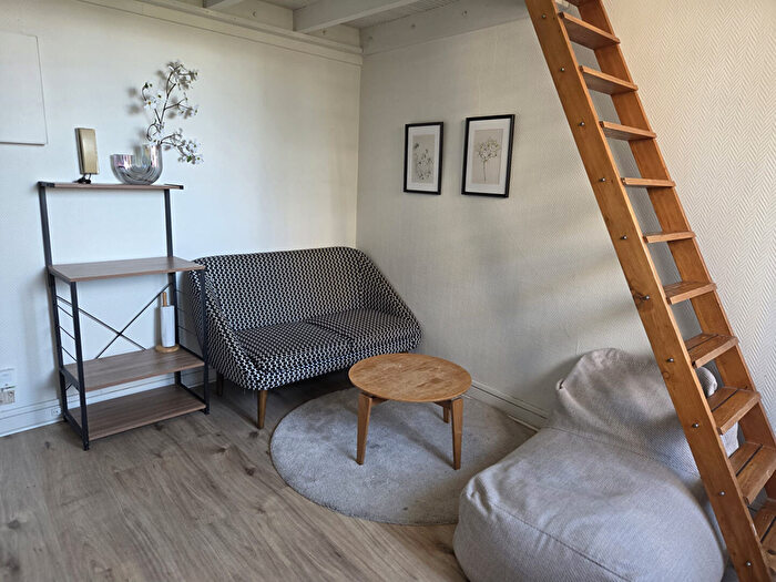 Appartement 1 pièce à louer à Courbevoie, Bécon
