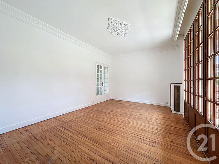 Maison 6 pièces à vendre à Sainte-Geneviève-des-Bois, Hôtel de Ville