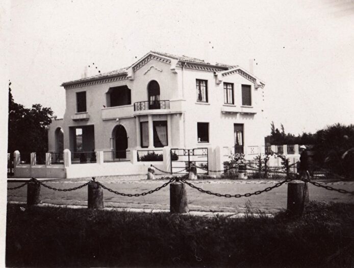 Maison à vendre - Hagetmau - 13 pièces - 8 chambres