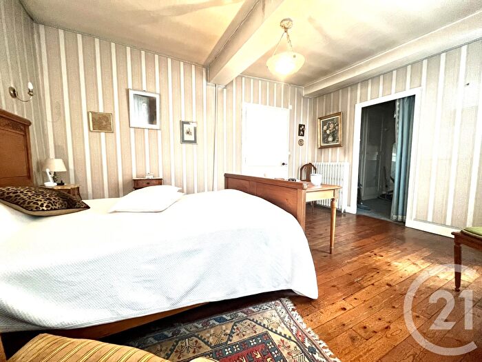 Maison à vendre - Rochechouart - 9 pièces - 5 chambres