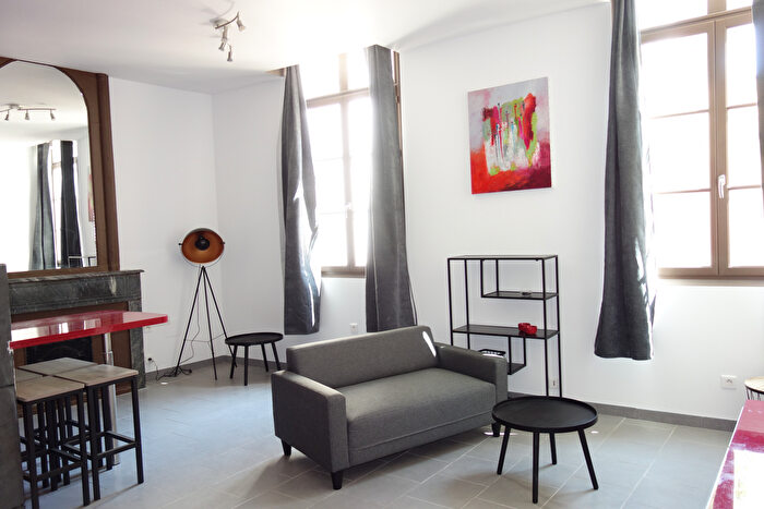 Appartement à louer - Nîmes, Ecusson, Arènes - 2 pièces - 1 chambre