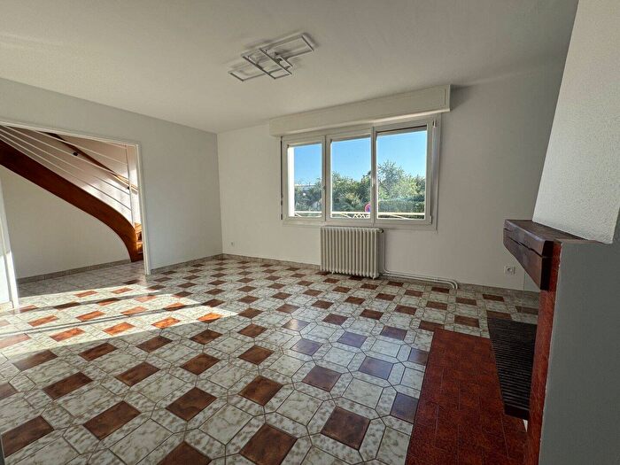 Maison à louer - Ateliers SNCF, Chenôve - 6 pièces - 4 chambres