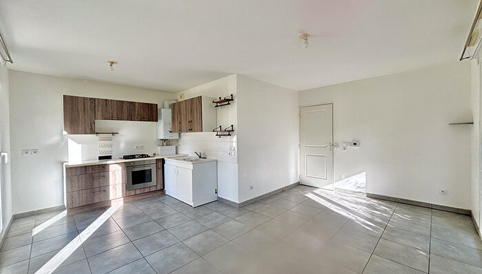 Appartement à louer - Lyon e , Ménival, Battières, La Plaine - 3 pièces - 2 chambres