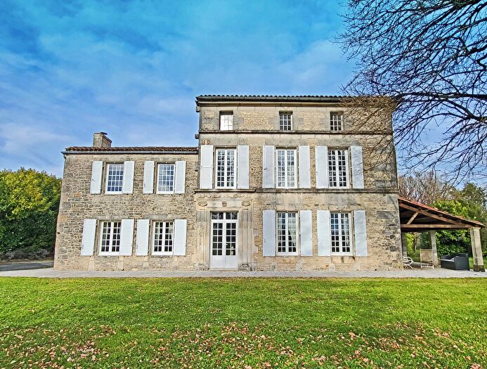 Maison à vendre - Jarnac - 8 pièces - 4 chambres
