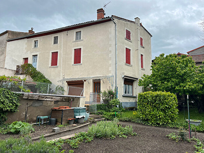 Pérignat-sur-Allier : Maison 8 pièces à vendre