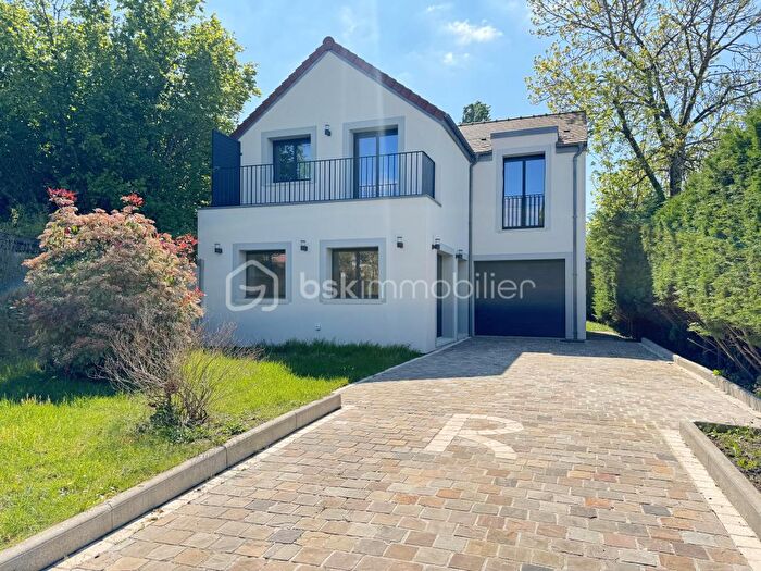 Villiers-Saint-Frédéric : Maison 6 pièces à vendre