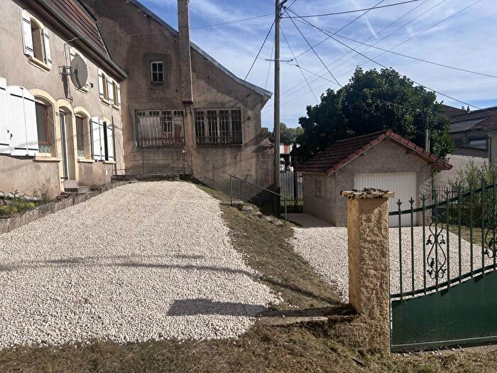 Cirey-sur-Vezouze : Appartement 3 pièces à louer
