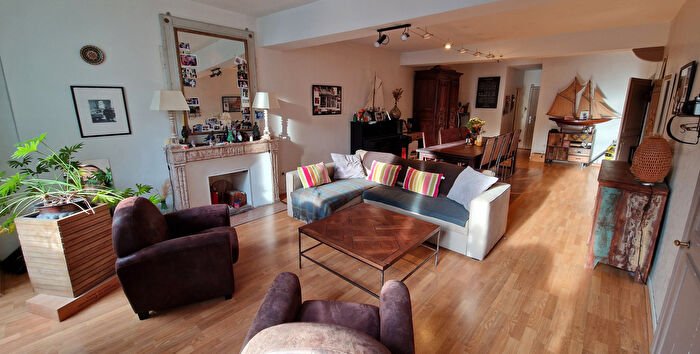 Appartement à vendre - Beaune, Centre-ville - 4 pièces - 2 chambres