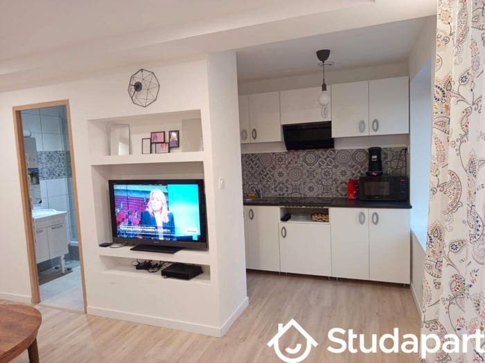 Hyper Centre-Vieille Ville, Saint-Étienne : Appartement 2 pièces à louer