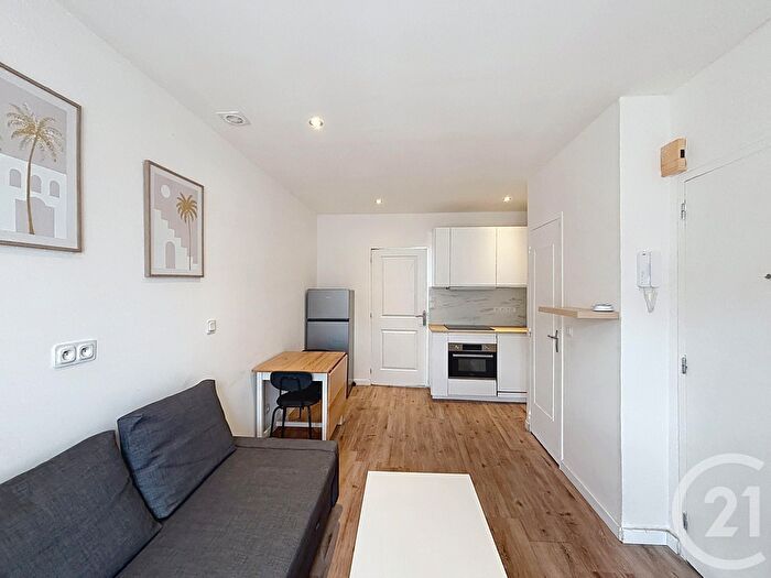 Fleury-les-Aubrais, Gare, Bannier, Bustière, Dessaux : Appartement 2 pièces à louer