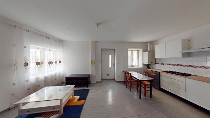 Appartement à louer - Le Village, Vaulx-en-Velin - 2 pièces - 1 chambre