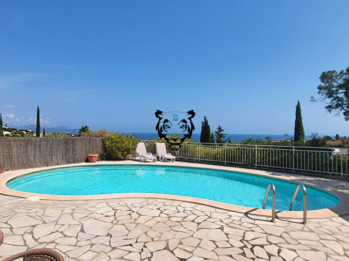 Maison à vendre - Roquebrune-sur-Argens, Les Terrasses - 6 pièces - 4 chambres