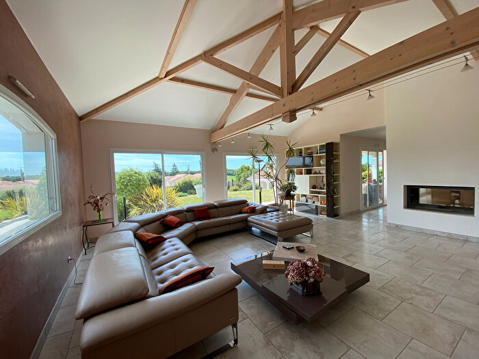 Maison à vendre - Chèzeneuve - 6 pièces - 4 chambres