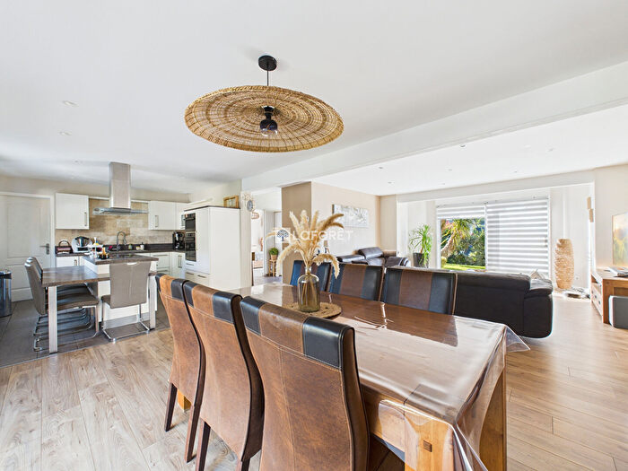 Maison à vendre - Ergué-Gabéric - 7 pièces - 5 chambres