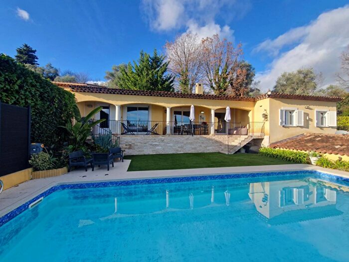 Maison à louer - Le Rouret - 5 pièces - 4 chambres