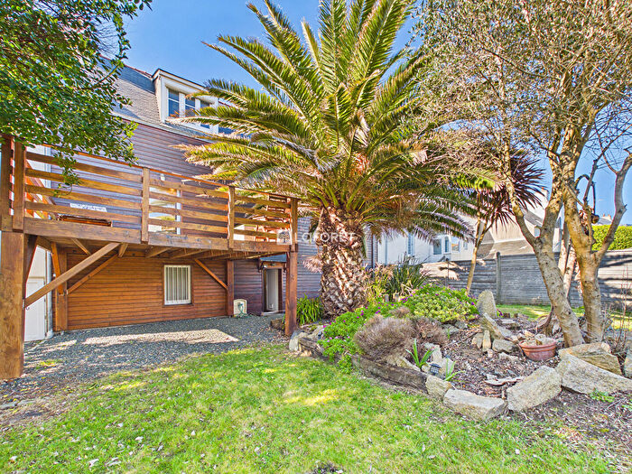 Maison à vendre - Penmarch - 6 pièces - 4 chambres