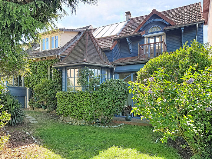 Colombes, Henri Martin Estienne dOrves : Maison 10 pièces à vendre