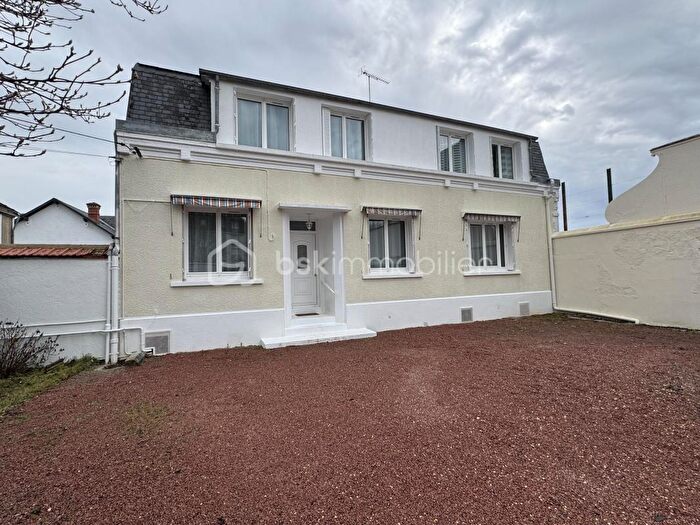 Maison à vendre - Vierzon, Centre-ville - 6 pièces - 5 chambres