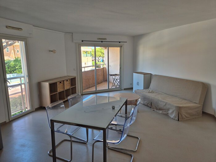 Appartement 2 pièces à louer à Hyères, Port