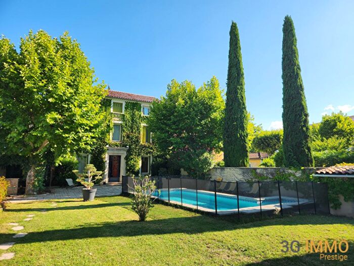 Maison à vendre - Pierrelatte, Centre-ville - 14 pièces - 7 chambres