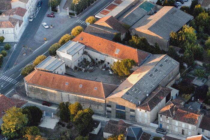 Saint-Jean-dAngély : Appartement 12 pièces à vendre