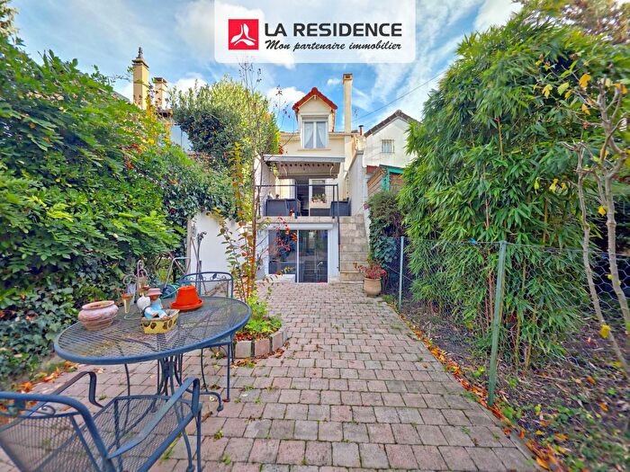 Maison à vendre - Chatou, Est - 5 pièces - 4 chambres