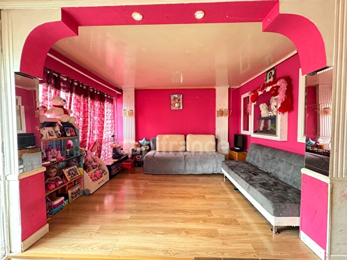 Appartement à vendre - Sarcelles, Gide Saint-Saëns - 5 pièces - 4 chambres