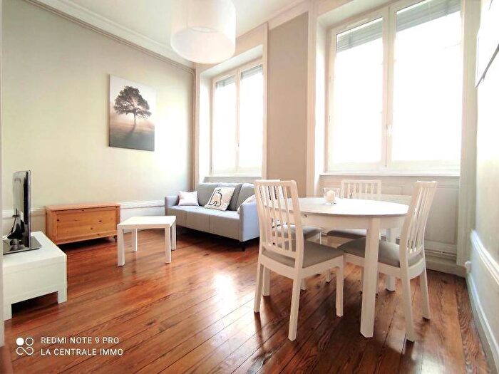 Appartement à louer - Croix Rousse Centre, Lyon ème arrondissement - 3 pièces - 2 chambres