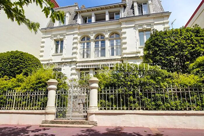 Maison à vendre - Saint-Jean-de-Luz, Centre-ville - 12 pièces - 8 chambres