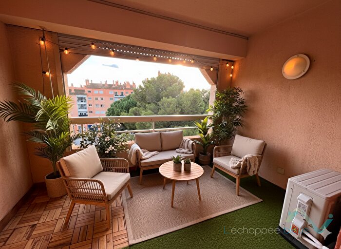 Appartement à louer - Hyères, Port - 1 pièce