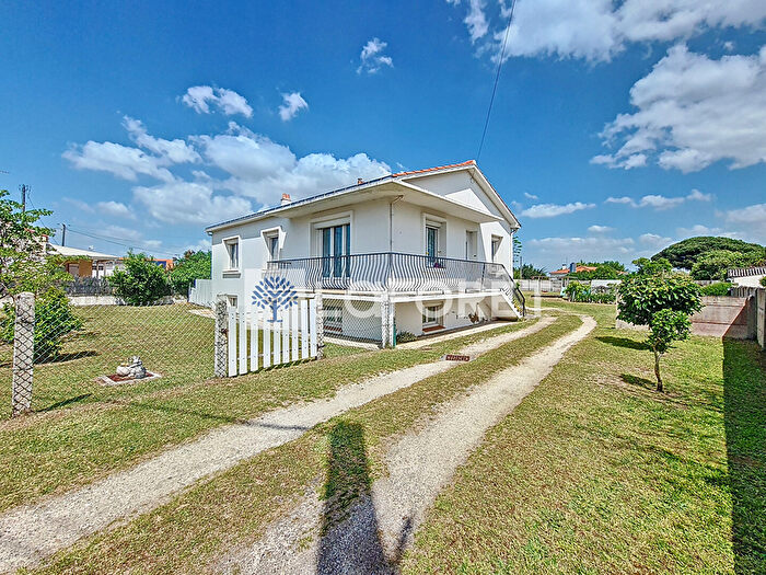 Maison à vendre - La Barre-de-Monts - 8 pièces - 6 chambres