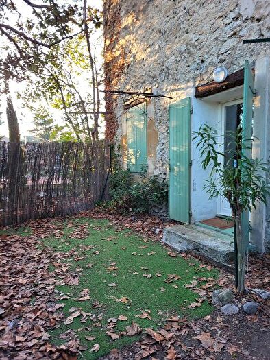 Appartement à louer - Eyguières - 3 pièces - 2 chambres