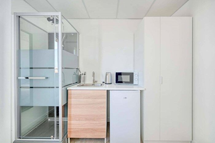 Abbaye, Créteil : Appartement 1 pièce à louer