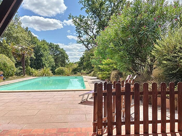 Maison à vendre - Laguian-Mazous - 8 pièces - 5 chambres