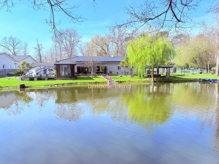 Maison à vendre - Castelnau-de-Médoc - 9 pièces - 6 chambres