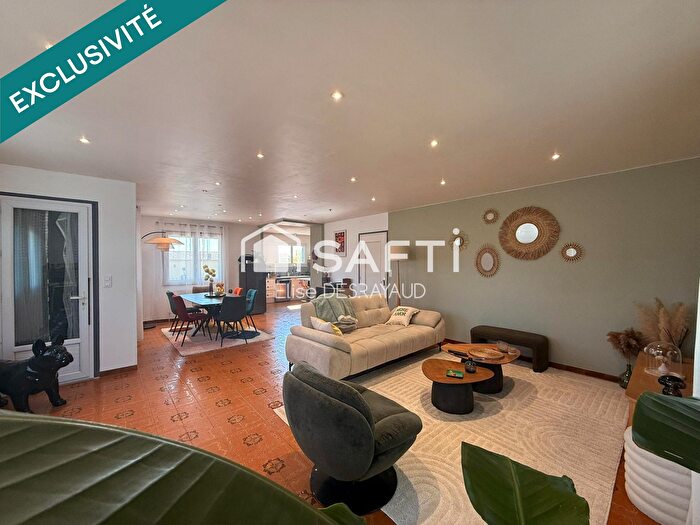 Azé - Maison 6 pièces à vendre