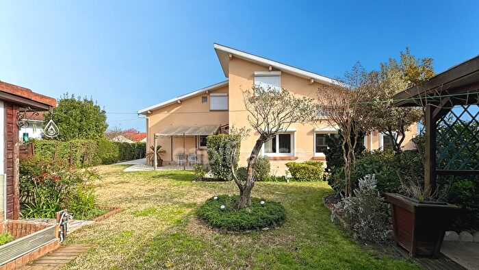 Maison à vendre - Saint-Paul-lès-Dax, La Pince, La Pigneraie, Lesbordes, Hontarrède - 9 pièces - 5 chambres