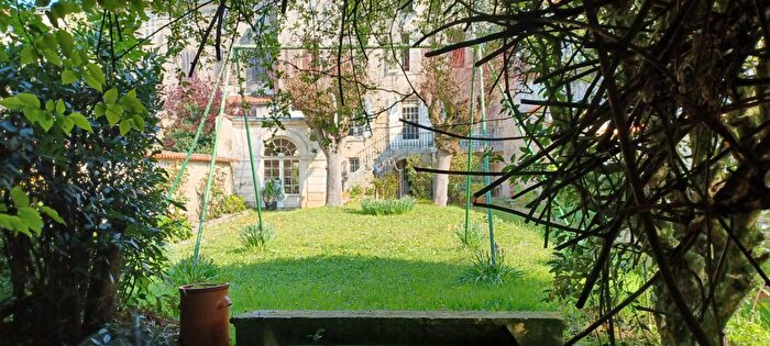 Fontenay-le-Comte, Centre-ville, Les Loges, La Pommeraie, La Sablière - Maison 14 pièces à vendre