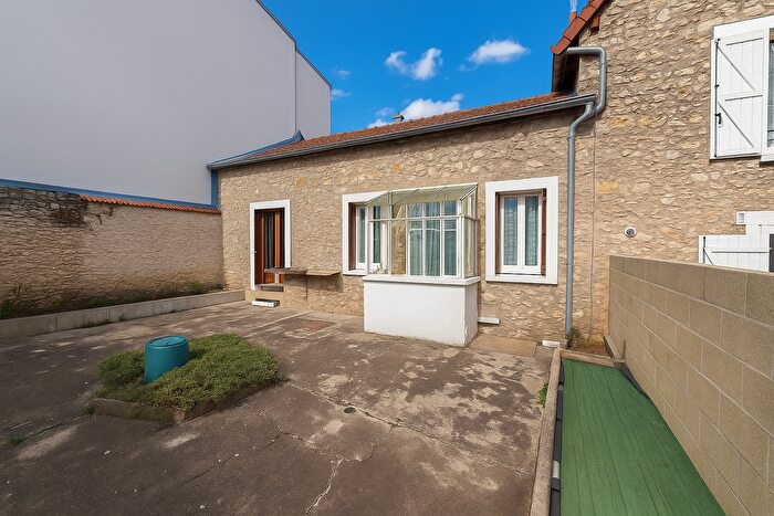 Maison à vendre - Étampes, Centre-Ville - 4 pièces - 3 chambres