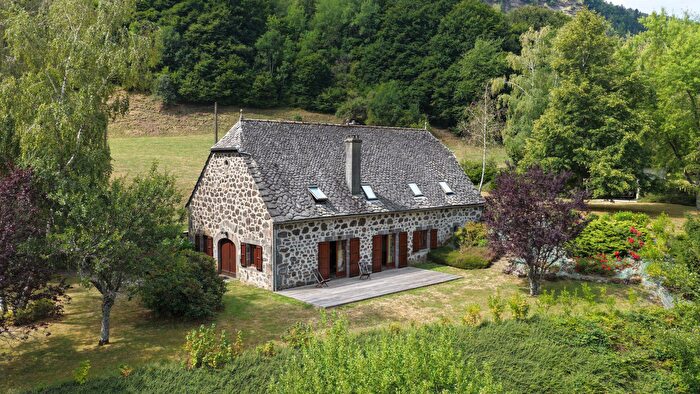 Maison 6 pièces à Le Falgoux, à vendre