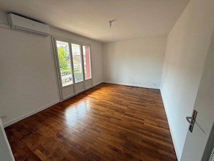 Appartement à louer - Les Genêts-Le Vinatier-Le Lessivas, Bron - 2 pièces - 1 chambre