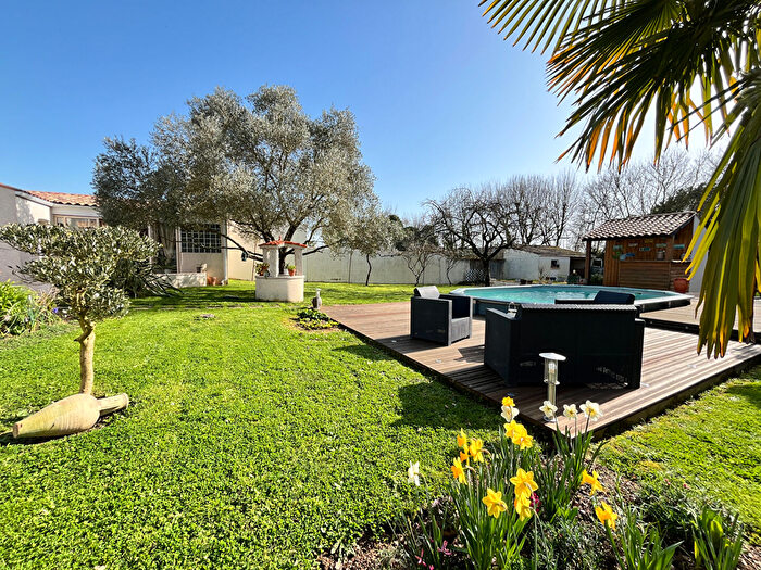 Maison 5 pièces à Sainte-Soulle, à vendre
