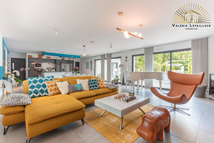 Maison 7 pièces à Montussan, à vendre