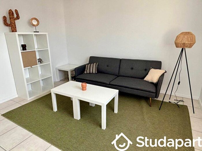 Appartement à louer - Clairmarais-Charles Arnould, Reims - 1 pièce - 3 chambres