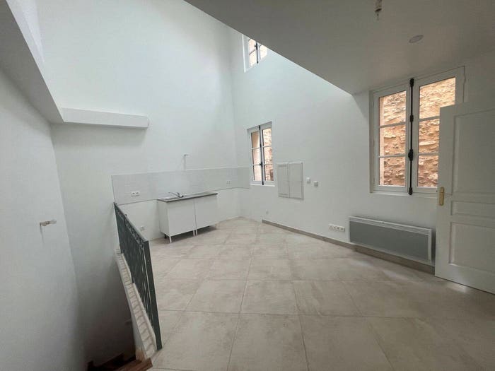 Appartement 3 pièces à Centre Ville-Mejan-La Cité, Arles, à louer