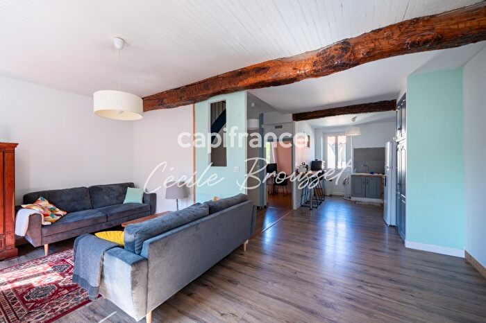 Maison à vendre - Saint-Laurent-de-Cerdans - 8 pièces - 4 chambres