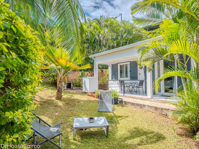 Maison 11 pièces à L'Étang-Salé, à vendre