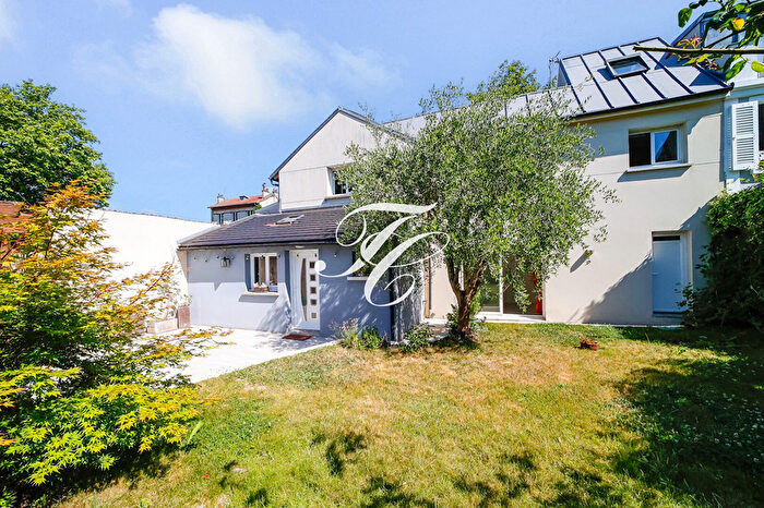 Maison 5 pièces à Saint-Cloud, Pasteur, Magenta, à vendre