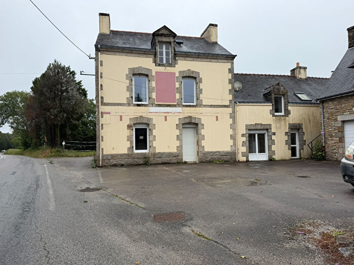Maison 10 pièces à Camors, à vendre