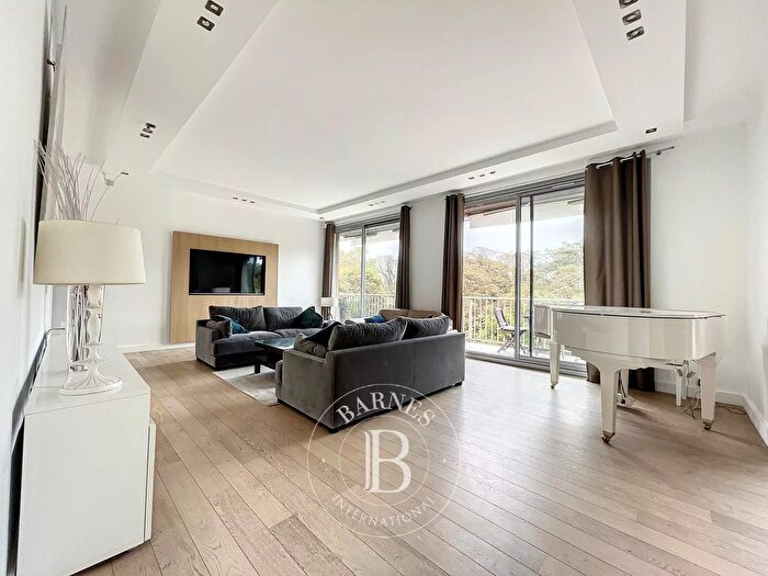 Appartement à louer - Neuilly-sur-Seine, Saint-James, Madrid - 8 pièces - 5 chambres